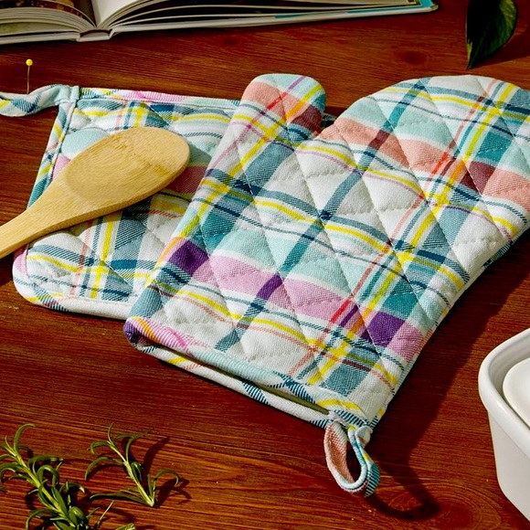Vera Bradley | Kitchen | Vera Bradley Oven Mitten And Pot Holder Set ...
